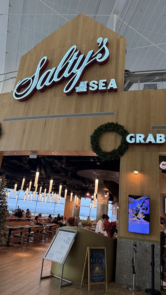 Salty’s at the SEA: Exceptional Seafood Dining at Seattle Airport