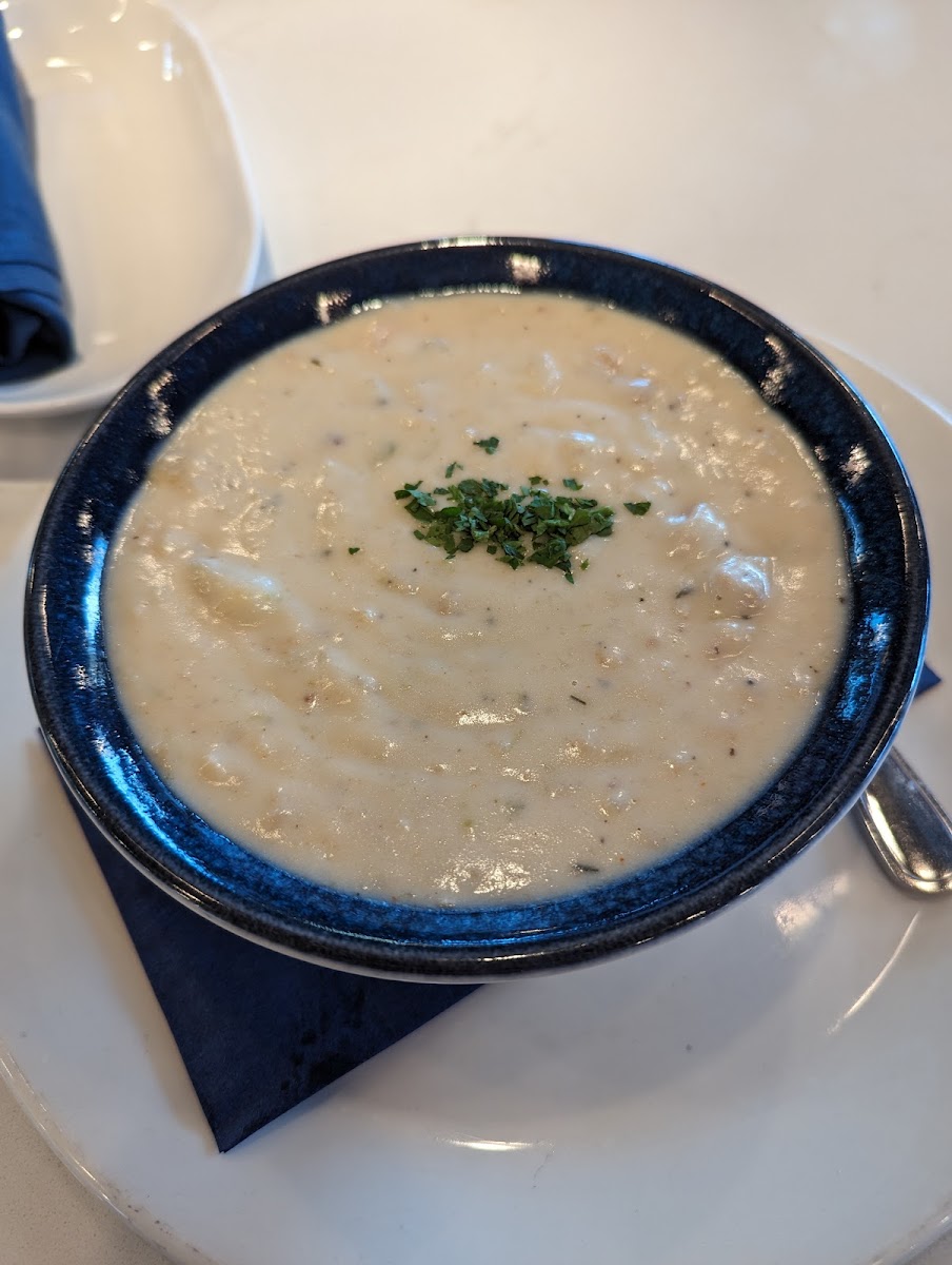 Salty’s at the SEA: Exceptional Seafood Dining at Seattle Airport